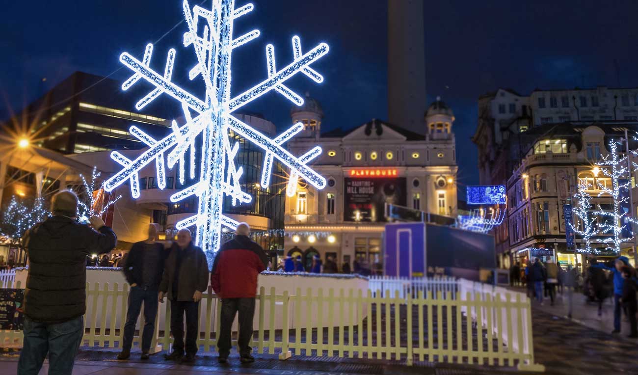 Liverpool - The Christmas Decorators